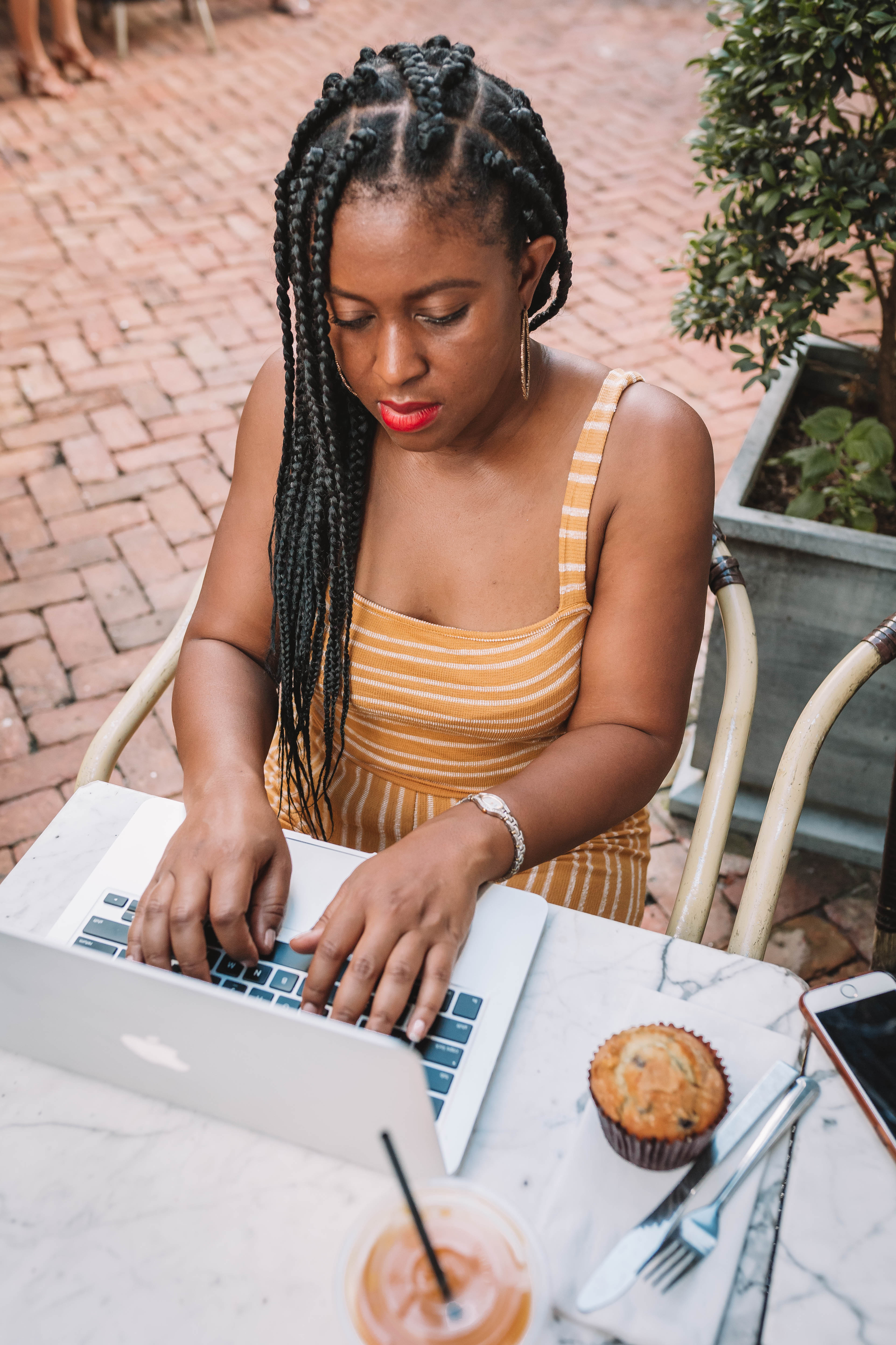 5 Easy Side Hustles for Single Moms